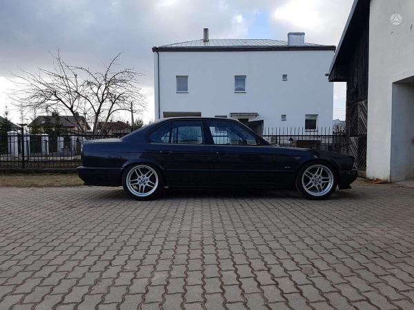 Black BMW M5 1989 in Vilnius, with an engine capacity of 0.00 L and mileage of 264 thousand km for 24000 €, photo 1 on AUTOMOTO.COM.LV