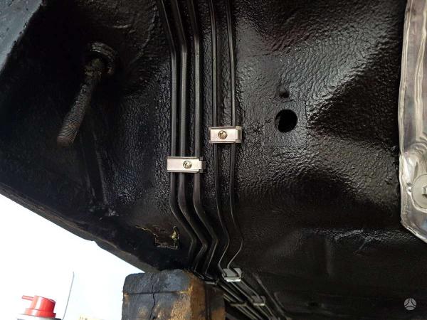 Black BMW M5 1989 in Vilnius, with an engine capacity of 0.00 L and mileage of 264 thousand km for 24000 €, photo 10 on AUTOMOTO.COM.LV