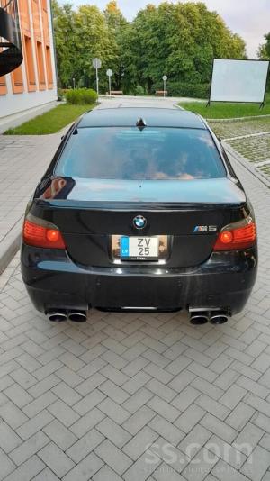 Melns BMW M5 2006 Rīga, ar dzinēja tilpumu 5.00 L un nobraukumu 260 tūkst. km par 24900 €, foto 5 vietnē AUTOMOTO.COM.LV