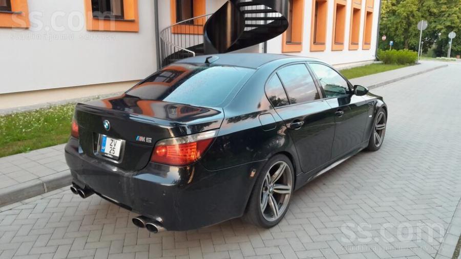 Melns BMW M5 2006 Rīga, ar dzinēja tilpumu 5.00 L un nobraukumu 260 tūkst. km par 24900 €, foto 7 vietnē AUTOMOTO.COM.LV
