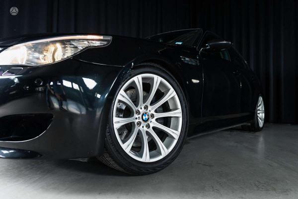 Melns BMW M5 2006 Viļņa, ar dzinēja tilpumu 5.00 L un nobraukumu 208 tūkst. km par 26999 €, foto 9 vietnē AUTOMOTO.COM.LV