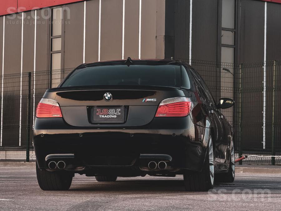 Black BMW M5 2008 in Riga, with an engine capacity of 5.00 L and mileage of 249 thousand km for 24900 €, photo 20 on AUTOMOTO.COM.LV