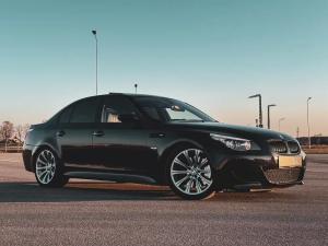 Black BMW M5 2008 in Riga, with an engine capacity of 5.00 L and mileage of 250 thousand km for 25000 €, photo 6 on AUTOMOTO.COM.LV