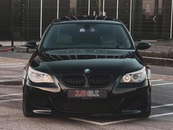 Black BMW M5 2008 in Riga, with an engine capacity of 5.00 L and mileage of 250 thousand km for 25000 €, photo 8 on AUTOMOTO.COM.LV
