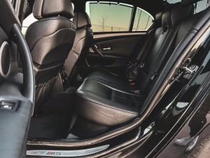 Black BMW M5 2008 in Riga, with an engine capacity of 5.00 L and mileage of 250 thousand km for 25000 €, photo 23 on AUTOMOTO.COM.LV