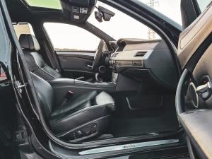 Black BMW M5 2008 in Riga, with an engine capacity of 5.00 L and mileage of 250 thousand km for 25000 €, photo 24 on AUTOMOTO.COM.LV