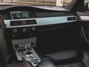 Black BMW M5 2008 in Riga, with an engine capacity of 5.00 L and mileage of 250 thousand km for 25000 €, photo 28 on AUTOMOTO.COM.LV