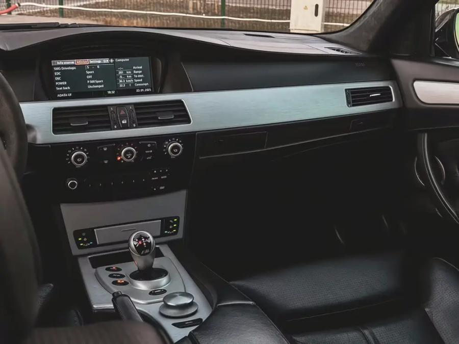 Black BMW M5 2008 in Riga, with an engine capacity of 5.00 L and mileage of 250 thousand km for 25000 €, photo 28 on AUTOMOTO.COM.LV