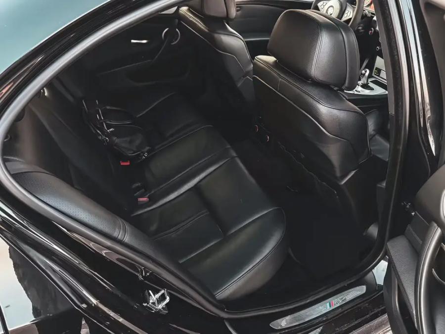 Black BMW M5 2008 in Riga, with an engine capacity of 5.00 L and mileage of 250 thousand km for 25000 €, photo 29 on AUTOMOTO.COM.LV