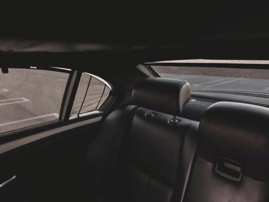 Black BMW M5 2008 in Riga, with an engine capacity of 5.00 L and mileage of 250 thousand km for 25000 €, photo 30 on AUTOMOTO.COM.LV