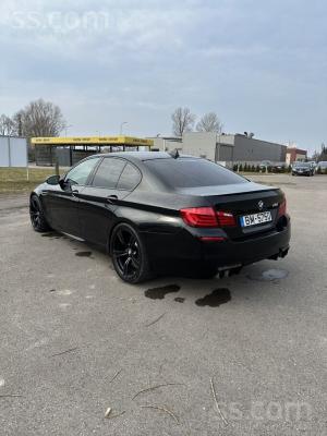 Melns BMW M5 2011 Liepāja, ar dzinēja tilpumu 4.40 L un nobraukumu 288 tūkst. km par 24500 €, foto 4 vietnē AUTOMOTO.COM.LV
