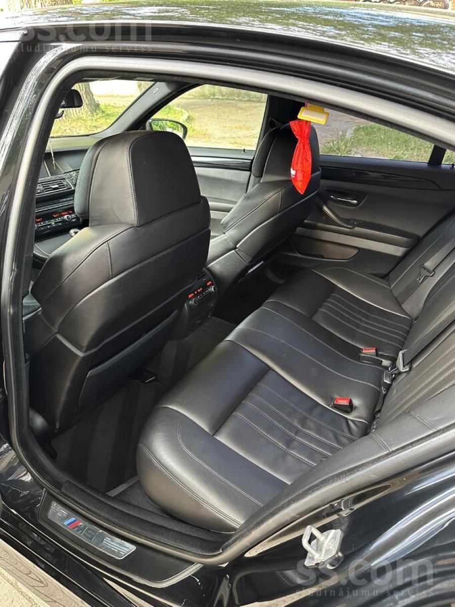 Melns BMW M5 2011 Liepāja, ar dzinēja tilpumu 4.40 L un nobraukumu 288 tūkst. km par 24500 €, foto 8 vietnē AUTOMOTO.COM.LV