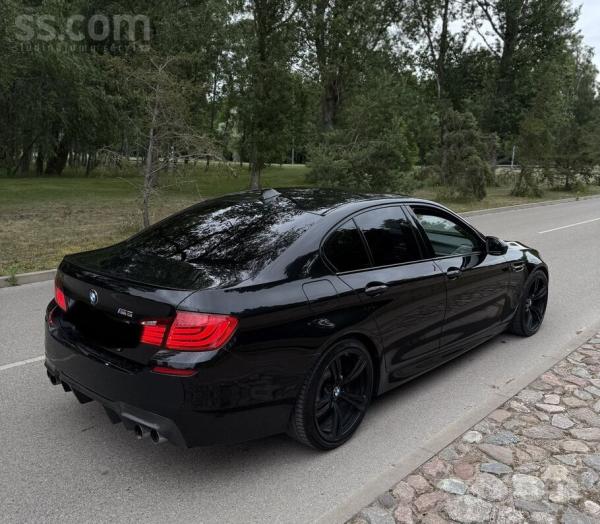 Melns BMW M5 2011 Liepāja, ar dzinēja tilpumu 4.40 L un nobraukumu 0 tūkst. km par 23550 €, foto 4 vietnē AUTOMOTO.COM.LV