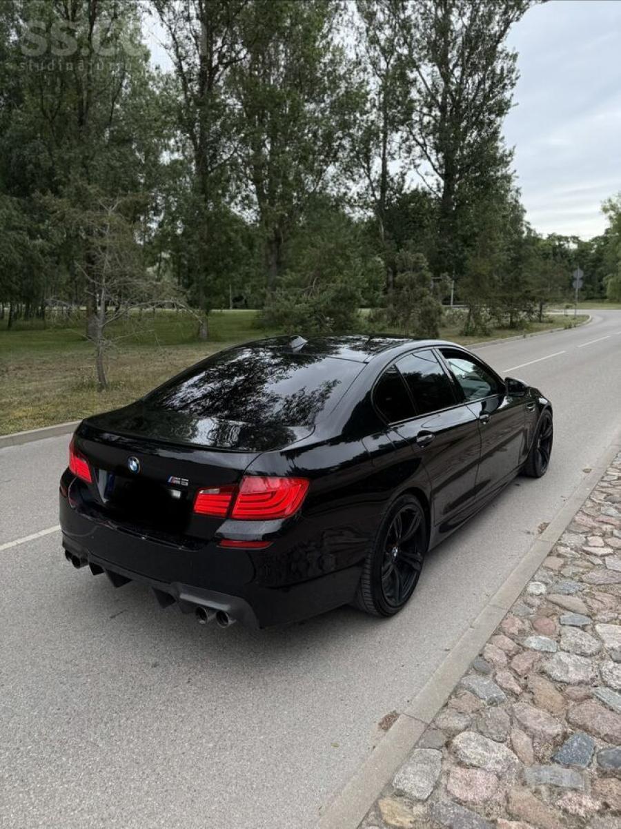 Melns BMW M5 2011 Liepāja, ar dzinēja tilpumu 4.40 L un nobraukumu 0 tūkst. km par 23550 €, foto 8 vietnē AUTOMOTO.COM.LV