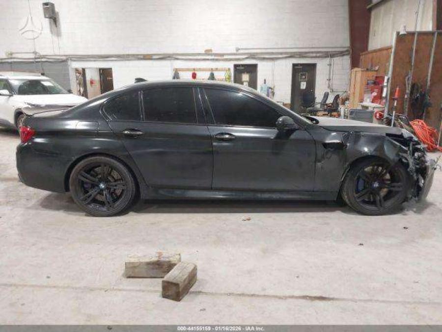 Black BMW M5 2013 in Klaipeda, with an engine capacity of 4.40 L and mileage of 85 thousand km for 9100 €, photo 13 on AUTOMOTO.COM.LV