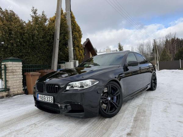 Melns BMW M5 2013 Kauņa, ar dzinēja tilpumu 4.40 L un nobraukumu 94 tūkst. km par 29500 €, foto 3 vietnē AUTOMOTO.COM.LV
