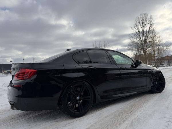 Black BMW M5 2013 in Kaunas, with an engine capacity of 4.40 L and mileage of 94 thousand km for 29500 €, photo 8 on AUTOMOTO.COM.LV