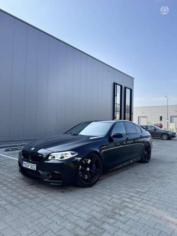Black BMW M5 2013 in Vilnius, with an engine capacity of 4.40 L and mileage of 99 thousand km for 27000 €, photo 5 on AUTOMOTO.COM.LV