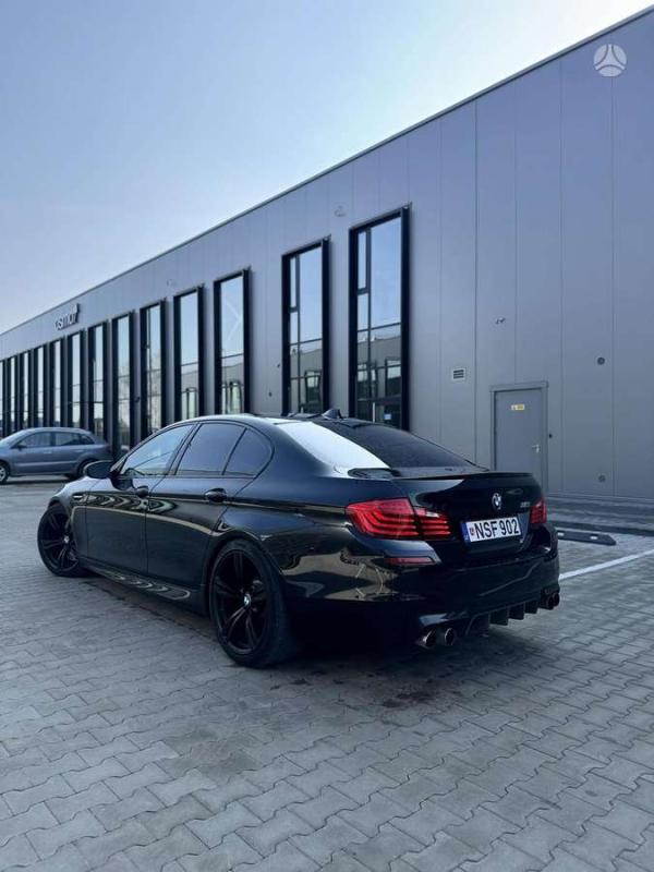 Black BMW M5 2013 in Vilnius, with an engine capacity of 4.40 L and mileage of 99 thousand km for 27000 €, photo 7 on AUTOMOTO.COM.LV