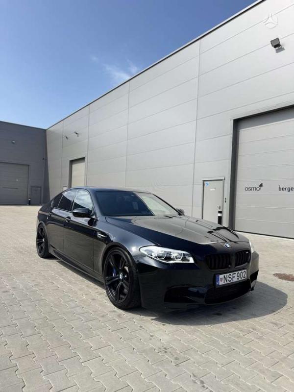 Black BMW M5 2013 in Vilnius, with an engine capacity of 4.40 L and mileage of 99 thousand km for 27000 €, photo 8 on AUTOMOTO.COM.LV