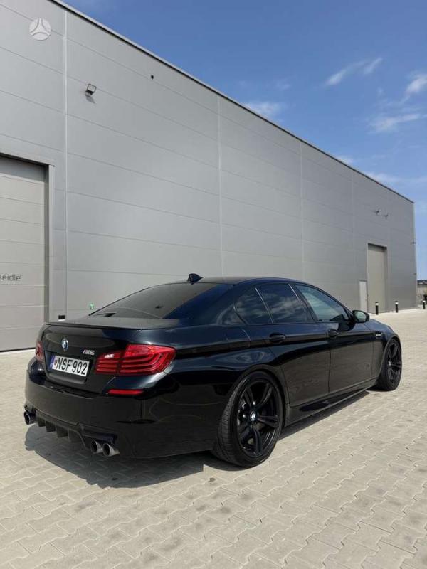 Black BMW M5 2013 in Vilnius, with an engine capacity of 4.40 L and mileage of 99 thousand km for 27000 €, photo 10 on AUTOMOTO.COM.LV