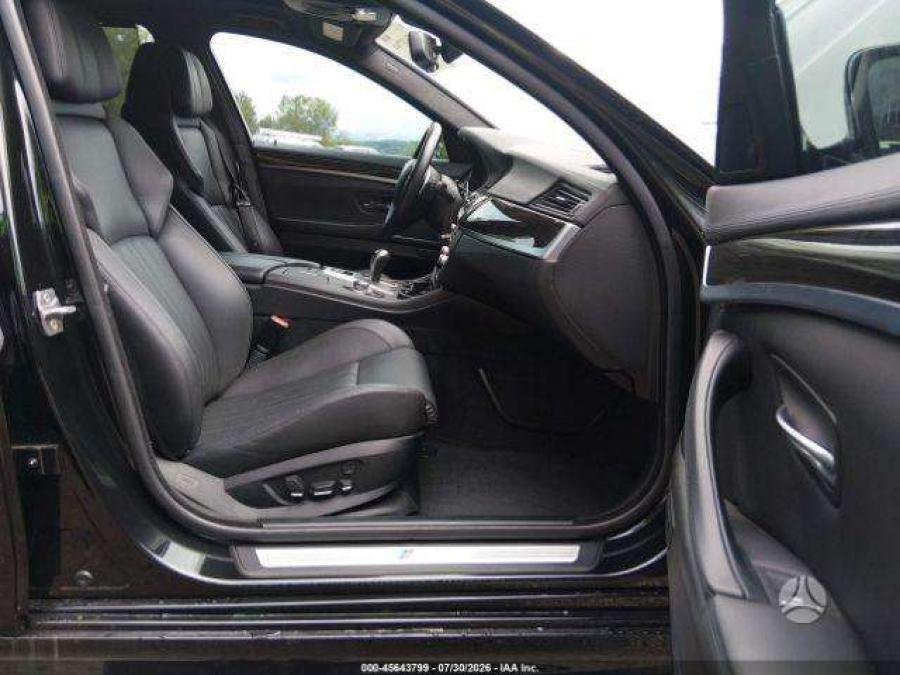 Black BMW M5 2013 in Klaipeda, with an engine capacity of 0.00 L and mileage of 83 thousand km for 9600 €, photo 6 on AUTOMOTO.COM.LV