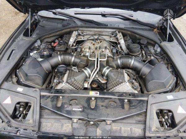 Black BMW M5 2013 in Klaipeda, with an engine capacity of 0.00 L and mileage of 83 thousand km for 9600 €, photo 10 on AUTOMOTO.COM.LV