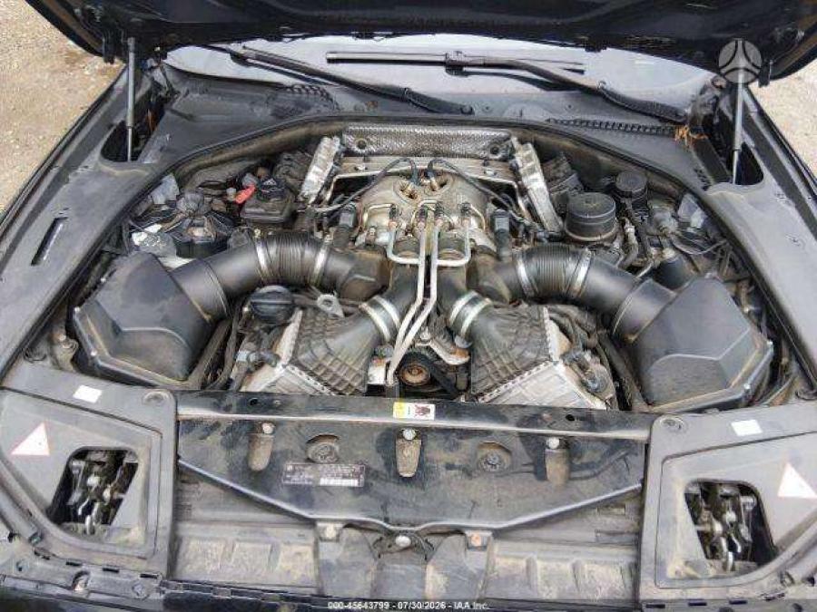 Black BMW M5 2013 in Klaipeda, with an engine capacity of 0.00 L and mileage of 83 thousand km for 9600 €, photo 11 on AUTOMOTO.COM.LV