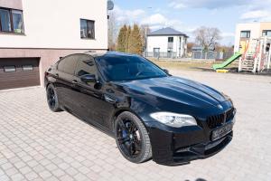 Black BMW M5 2013 in Riga, with an engine capacity of 4.40 L and mileage of 285 thousand km for 26900 €, photo  on AUTOMOTO.COM.LV