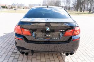 Black BMW M5 2013 in Riga, with an engine capacity of 4.40 L and mileage of 285 thousand km for 26900 €, photo 9 on AUTOMOTO.COM.LV