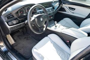 Black BMW M5 2013 in Riga, with an engine capacity of 4.40 L and mileage of 285 thousand km for 26900 €, photo 10 on AUTOMOTO.COM.LV