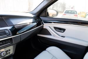 Black BMW M5 2013 in Riga, with an engine capacity of 4.40 L and mileage of 285 thousand km for 26900 €, photo 15 on AUTOMOTO.COM.LV