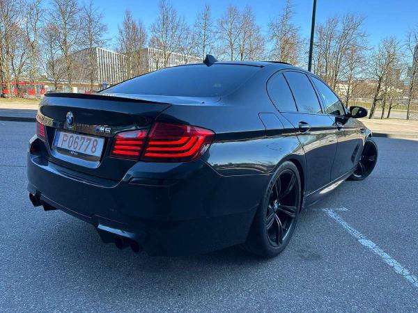 Melns BMW M5 2014 Viļņa, ar dzinēja tilpumu 4.40 L un nobraukumu 78 tūkst. km par 31950 €, foto 5 vietnē AUTOMOTO.COM.LV