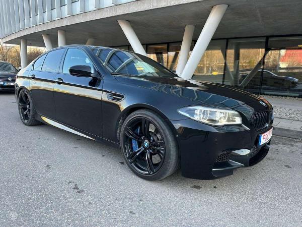 Melns BMW M5 2014 Viļņa, ar dzinēja tilpumu 4.40 L un nobraukumu 78 tūkst. km par 31950 €, foto 6 vietnē AUTOMOTO.COM.LV