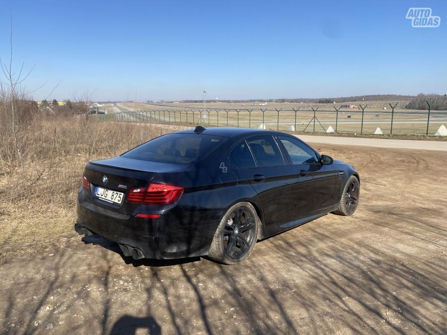 Black BMW M5 2014 in Vilnius, with an engine capacity of 4.40 L and mileage of 96 thousand km for 40000 €, photo 4 on AUTOMOTO.COM.LV