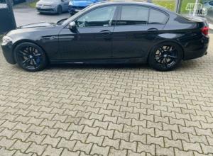 Black BMW M5 2014 in Vilnius, with an engine capacity of 4.40 L and mileage of 96 thousand km for 40000 €, photo 15 on AUTOMOTO.COM.LV