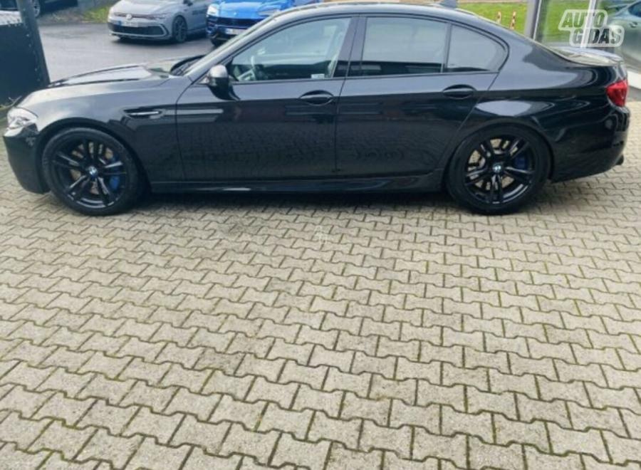 Black BMW M5 2014 in Vilnius, with an engine capacity of 4.40 L and mileage of 96 thousand km for 40000 €, photo 15 on AUTOMOTO.COM.LV