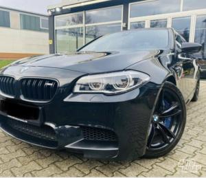 Black BMW M5 2014 in Vilnius, with an engine capacity of 4.40 L and mileage of 96 thousand km for 40000 €, photo 16 on AUTOMOTO.COM.LV