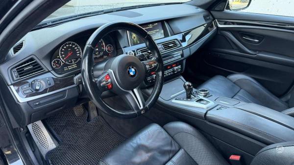 Black BMW M5 2014 in Ukmerge, with an engine capacity of 4.40 L and mileage of 148 thousand km for 24500 €, photo 9 on AUTOMOTO.COM.LV