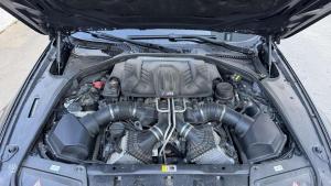 Black BMW M5 2014 in Ukmerge, with an engine capacity of 4.40 L and mileage of 148 thousand km for 24500 €, photo 16 on AUTOMOTO.COM.LV