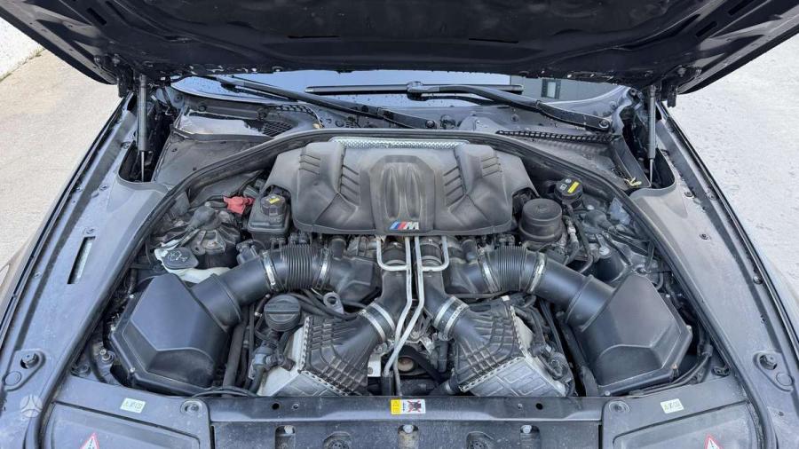 Black BMW M5 2014 in Ukmerge, with an engine capacity of 4.40 L and mileage of 148 thousand km for 24500 €, photo 16 on AUTOMOTO.COM.LV