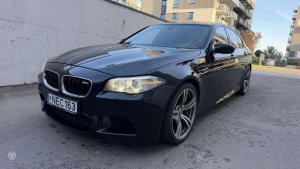 Black BMW M5 2014 in Ukmerge, with an engine capacity of 4.40 L and mileage of 148 thousand km for 24500 €, photo 1 on AUTOMOTO.COM.LV
