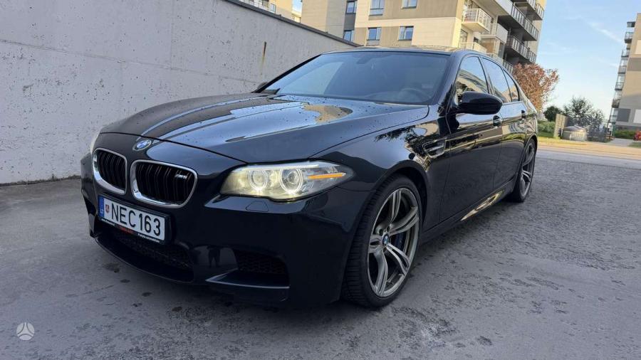 Black BMW M5 2014 in Ukmerge, with an engine capacity of 4.40 L and mileage of 148 thousand km for 24500 €, photo 1 on AUTOMOTO.COM.LV