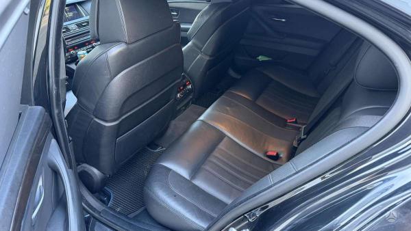 Black BMW M5 2014 in Ukmerge, with an engine capacity of 4.40 L and mileage of 148 thousand km for 24500 €, photo 7 on AUTOMOTO.COM.LV