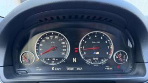 Black BMW M5 2014 in Ukmerge, with an engine capacity of 4.40 L and mileage of 148 thousand km for 24500 €, photo 13 on AUTOMOTO.COM.LV