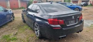 Black BMW M5 2015 in Vilnius, with an engine capacity of 4.40 L and mileage of 203 thousand km for 15900 €, photo 3 on AUTOMOTO.COM.LV