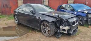 Black BMW M5 2015 in Vilnius, with an engine capacity of 4.40 L and mileage of 203 thousand km for 15900 €, photo 7 on AUTOMOTO.COM.LV