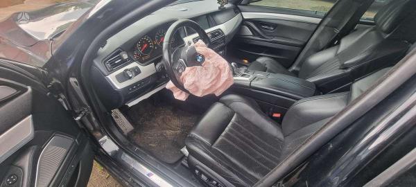 Black BMW M5 2015 in Vilnius, with an engine capacity of 4.40 L and mileage of 203 thousand km for 15900 €, photo 9 on AUTOMOTO.COM.LV