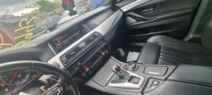 Black BMW M5 2015 in Vilnius, with an engine capacity of 4.40 L and mileage of 203 thousand km for 15900 €, photo 13 on AUTOMOTO.COM.LV