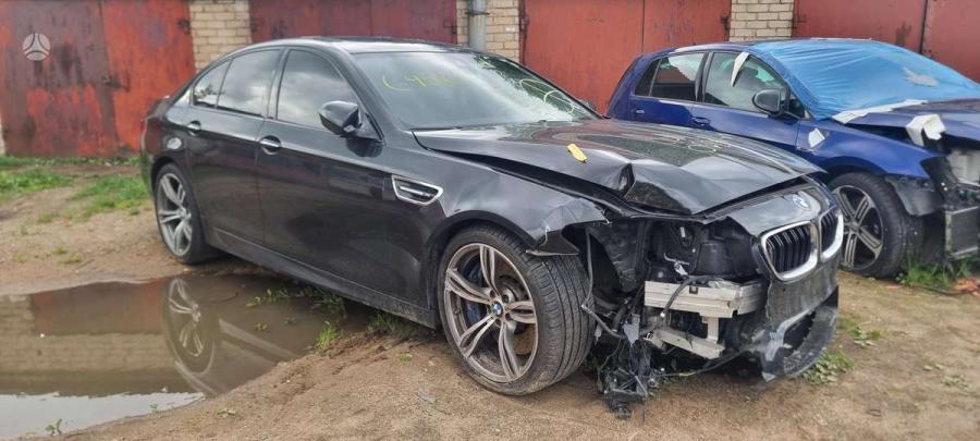 Черный БМВ М5 2015 в Вильнюс, объемом двигателя 4.40 л и пробегом 203 тыс. км за 15600 €, фото 6 на AUTOMOTO.COM.LV